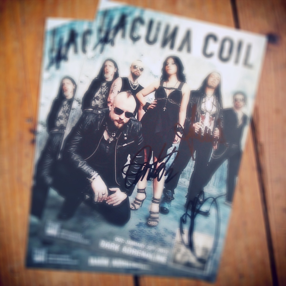 *closed* WIN: 2 Autogrammkarten von LACUNA COIL – ARTNOIR